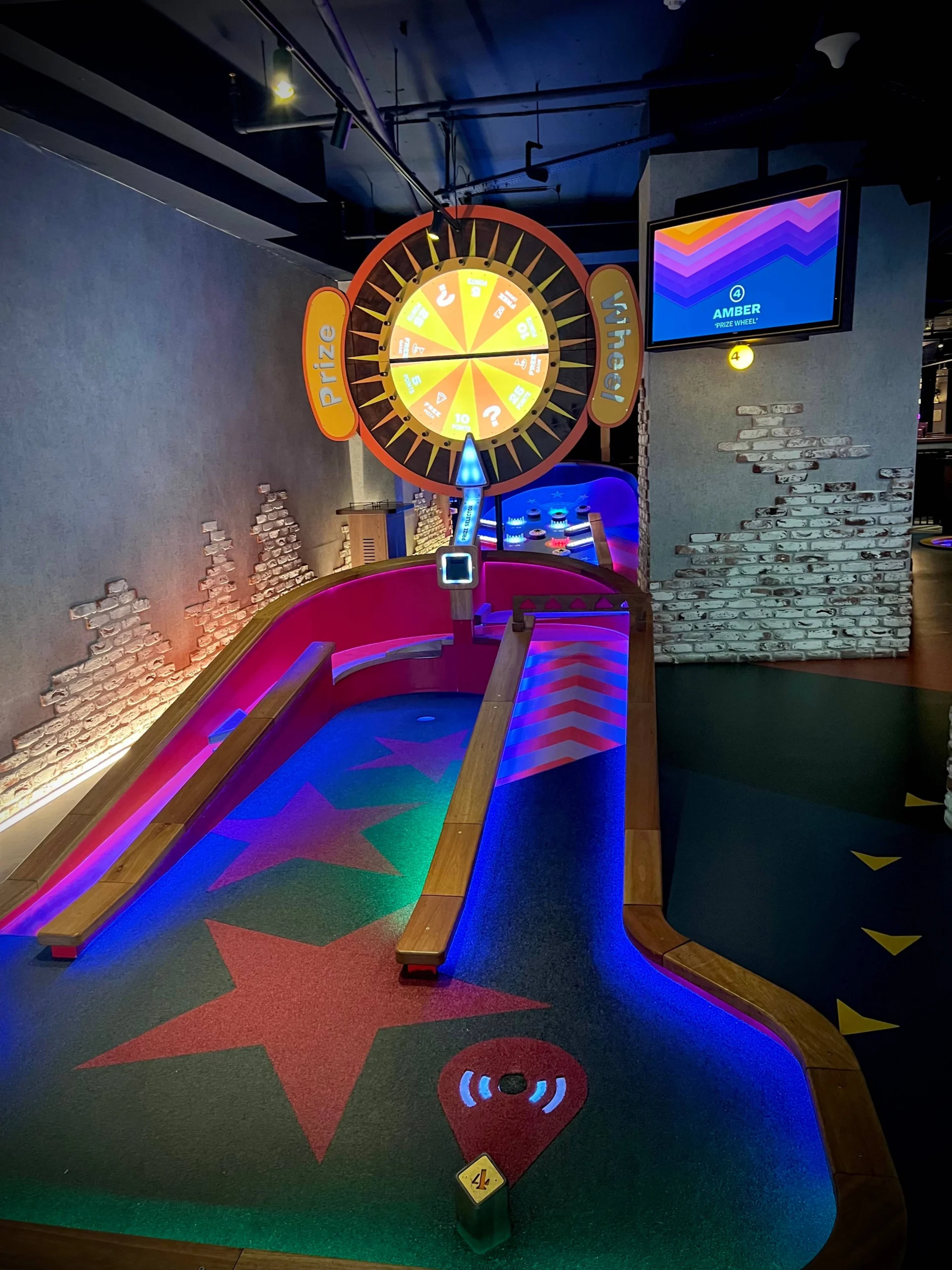 Puttshack Skokie | Upscale Mini Golf, Bar & Restaurant